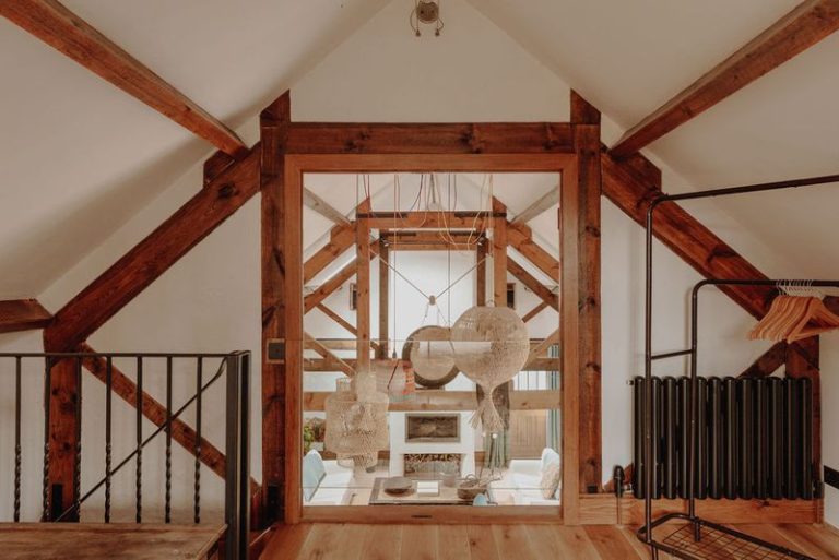 The Library Barn - 42 Acres